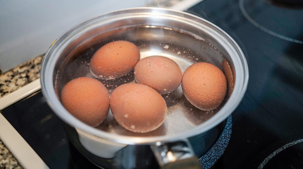 Conoce todos los puntos de cocción del huevo